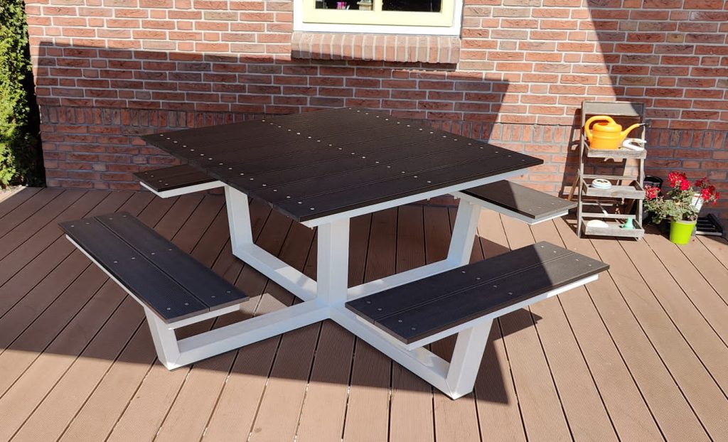 Vierkante picknicktafel verzinkt en gecoat - Houtcomposietdiscount